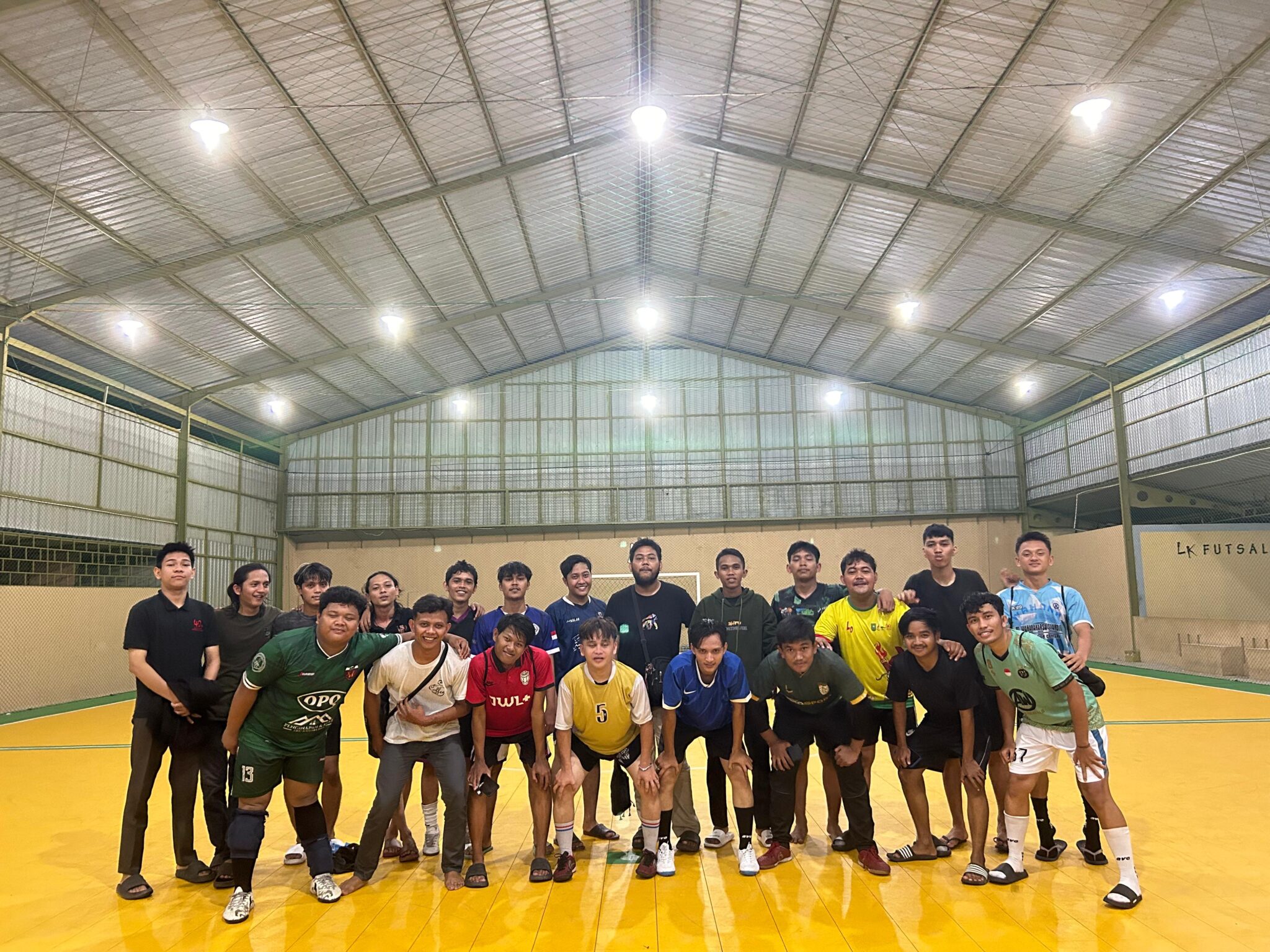 Mahasiswa Aktif dalam Kegiatan Olahraga Badminton dan Futsal Program ...